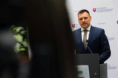 Taraba Priznal že Prikázal Podriadeným Neodpovedať Médiám Avizuje Predžalobnú Výzvu Energie