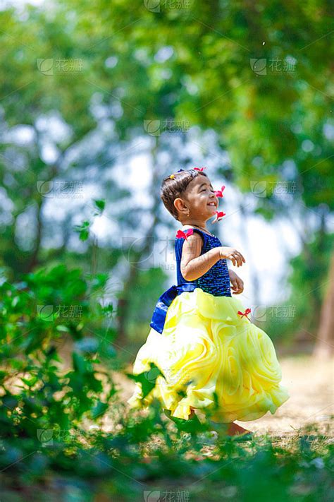 印第安小女孩玩