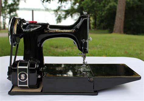 Vintage Singer Featherweight 221 Sewing Machine Scrolled Faceplate