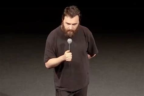 Comedian Roasts Israeli In The Audience Middle East Monitor