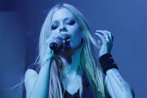 Avril Lavigne Says New Album Will Be Here Before You Know It