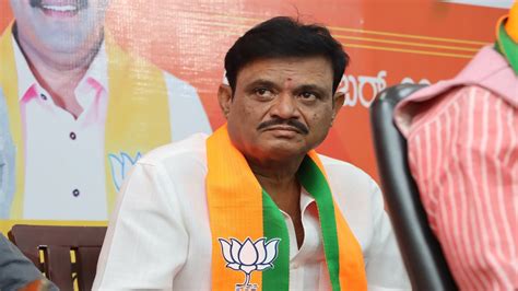 Karnataka Bjp Mla Munirathna Six Others Booked For Alleged Sexual
