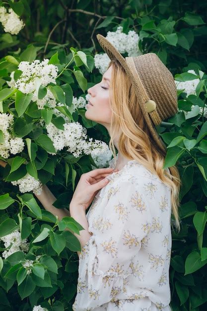 98000 Girl White Flowers Pictures