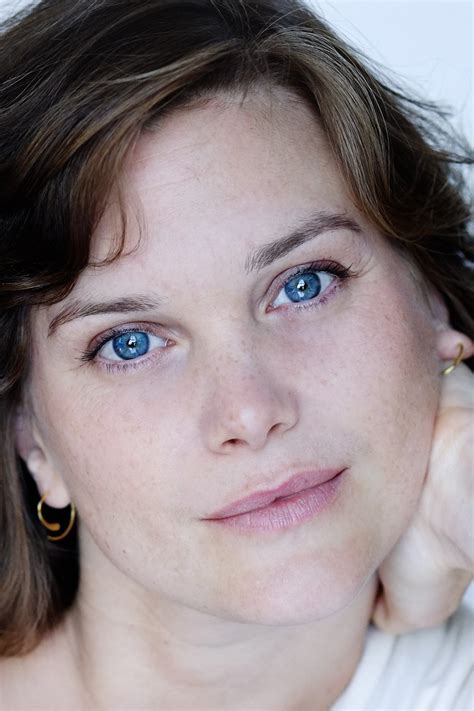 丽兹·怀特 Liz White 角色解析、出演作品、人物照片 剧面