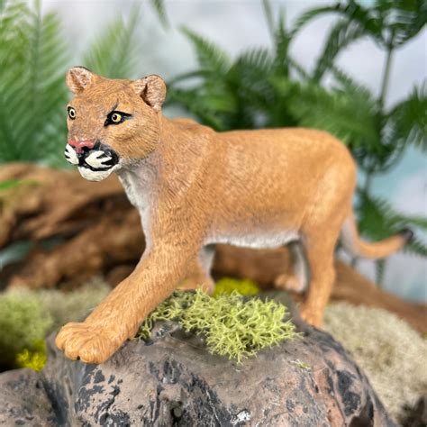 Mountain Lion Toy Figurine Safari Ltd®