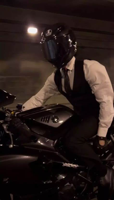 Chat With Noah Martin Nsfw Enjoy Free Unrestricted Ai Character Roleplay No Filter Flowgpt