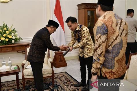 Wapres Gibran Minta Santri Santri Melek Teknologi Ai Belajar Coding