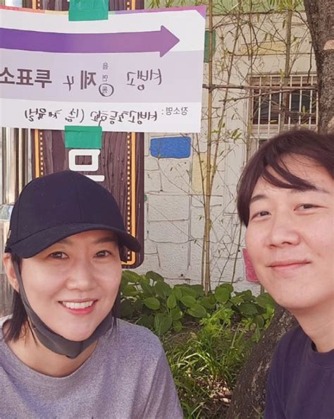 연재 스포츠월드 `스타★샷` 도경완·장윤정 오해는 차단 완벽산책룩·투표룩도 ‘도장 부부 스타★샷 Zum 뉴스