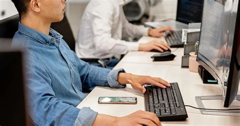 What Is A Staff Software Engineer Salary Skills And Duties