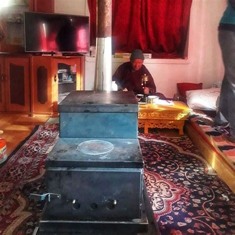 Australian Russell Collinss Smokeless Chula A Solution To Save Trees In The Himalayas Sbs Hindi