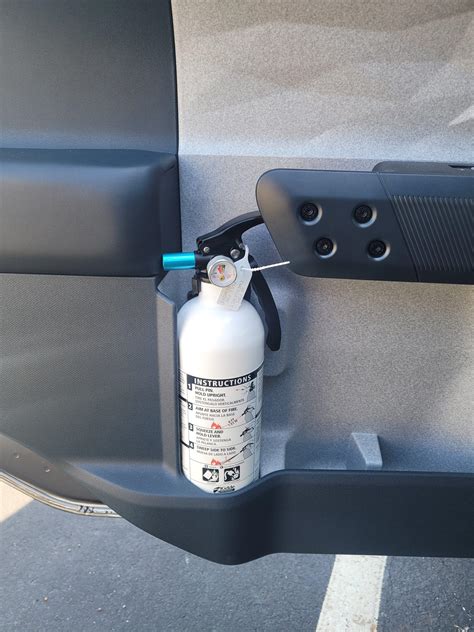 Any Fire Extinguishers Fit In The Water Bottle Door Slots