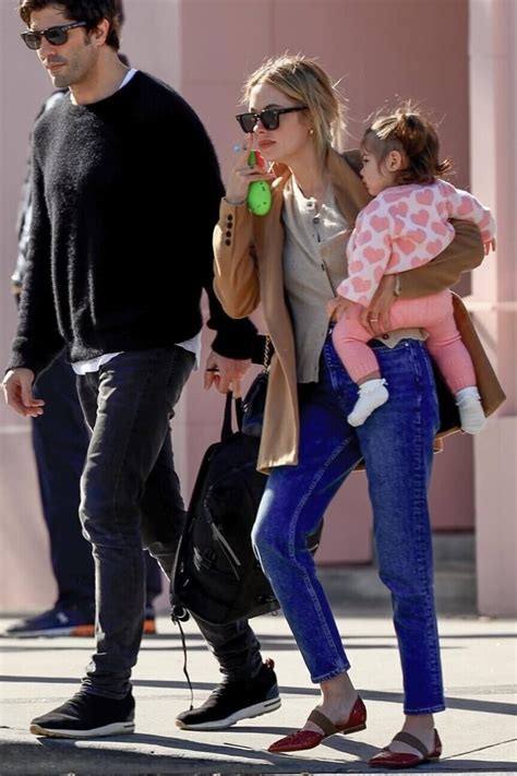 Ashley Benson Cabello Corto 2024