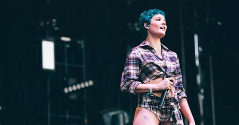 Halsey Brings Out Surprises At Bonnaroo 2016 Photos