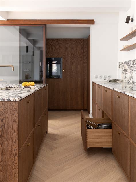 Frame Dark Oak With Countertop In Calacatta Viola Reform
