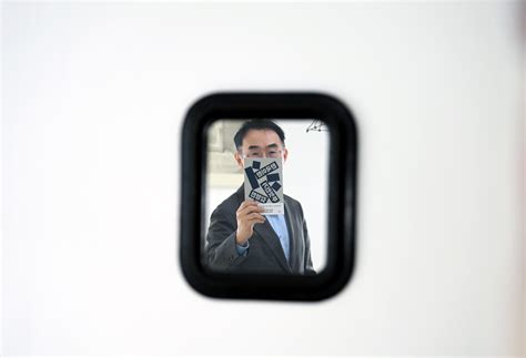 어크로스 대통령 탄핵 선고 직후인 7일 서울대 김영민 교수 출간 인터뷰를 진행했습니다 한국 보수에게 그리고 개헌을 외치는 분들에게 무엇보다 오늘의 한국에 대해 할