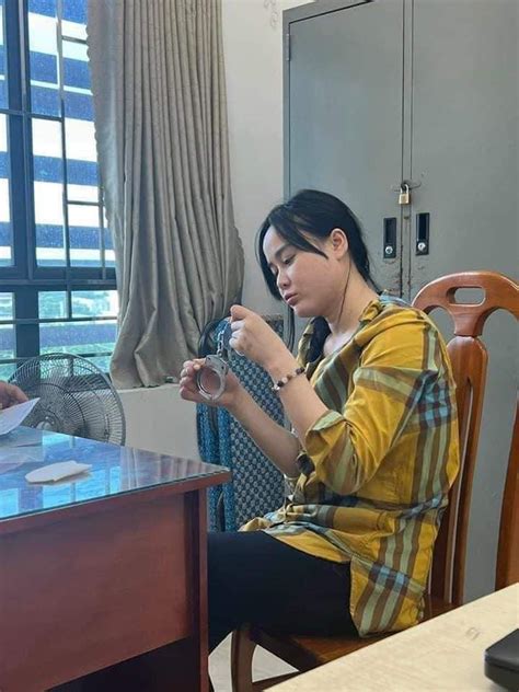 Anna Bắc Giang Lộ Khoảnh Khắc Ngây Thơ Chơi đùa Cùng Lắc Bạc