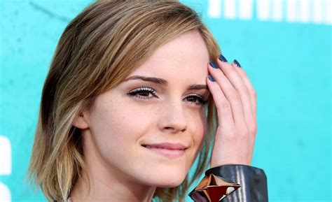 اما واتسون داستان زنان کوچک را با نزاع تیلور سوئیفت و اسکوتر براون مقایسه می‌کند