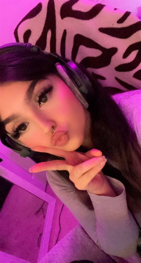 Xset Ashley On Twitter Twitch Tv Ashleybtw Grind To Radiant