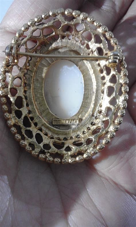 Antique Cameo Solid Brass And Corales Brouch Womens Fashion Watches