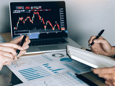 Market Economy Vs Command Economy Comparison Guide Plus500