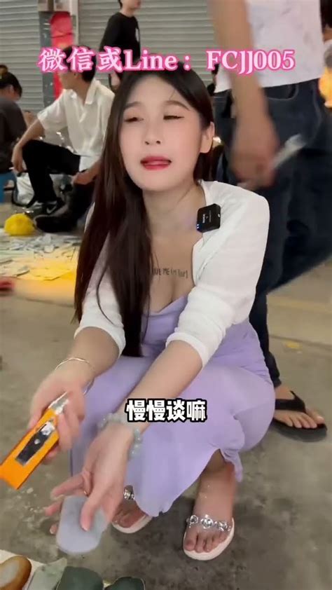 这么有特色的御龙度母，大家觉得设计的怎么样？喜欢吗？ Fyp翡翠翡翠直播翡翠玉石天然翡翠珠寶首飾jade吊墜翡翠訂製翡翠