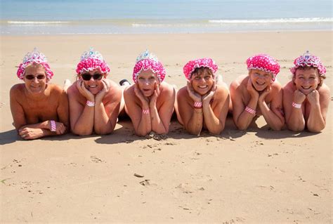 Women Bare All For World Record Breaking Skinny Dip Sbs News