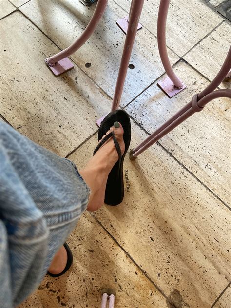 Jeans And Flip Flops Rflipflopfeet