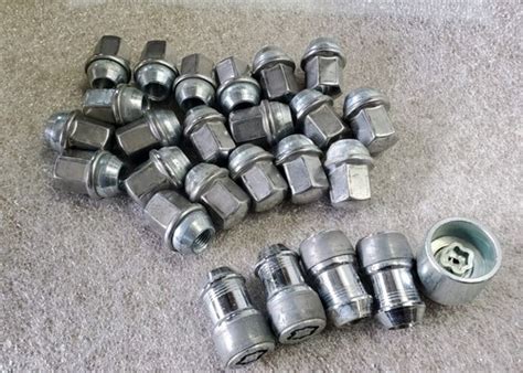 Original Ram 1500 Lug Nuts W Locks And Key Set 24 Lugs Oem Dodge
