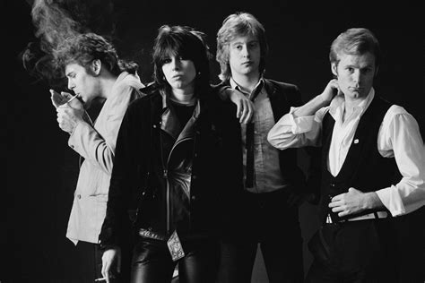 The Pretenders Aint Sobbing