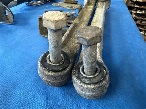 C4 Corvette 1988 96 Rear Suspension Struts Landr W Brackets 10098132