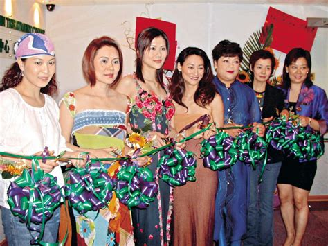 鍾慧冰44年前參選國際小姐片段曝光 擁迷人電眼長腿纖腰甜笑震驚網民 星島日報