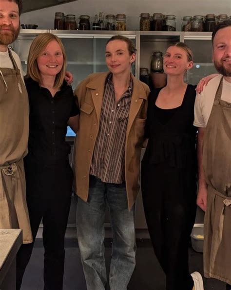 Pin De Holly Polly Em Jodie Comer Em 2025