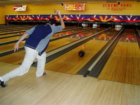 File Bowlerbowling  Wikipedia
