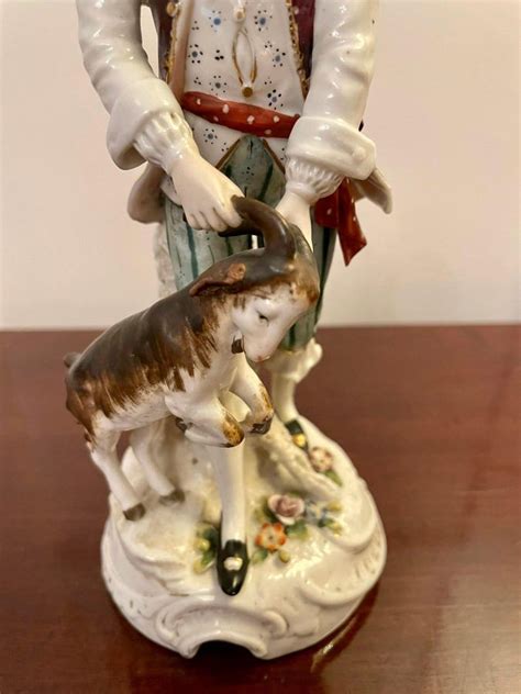 Antike Viktorianische Continental Porzellanfiguren 2er Set Bei Pamono Kaufen