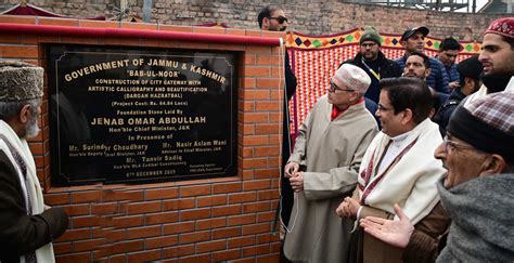 Cm Omar Abdullah Pays Homage To Sheikh Mohammad Abdullah On His 120th