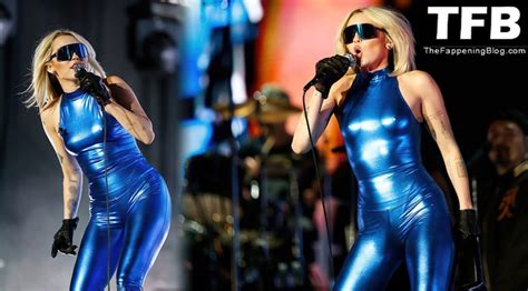 Miley Cyrus Shows Off Her Tits On Stage In Chile 40 Photos Video