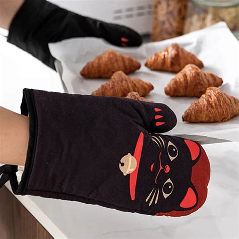 Lucky Cat Oven Mitt Catastic