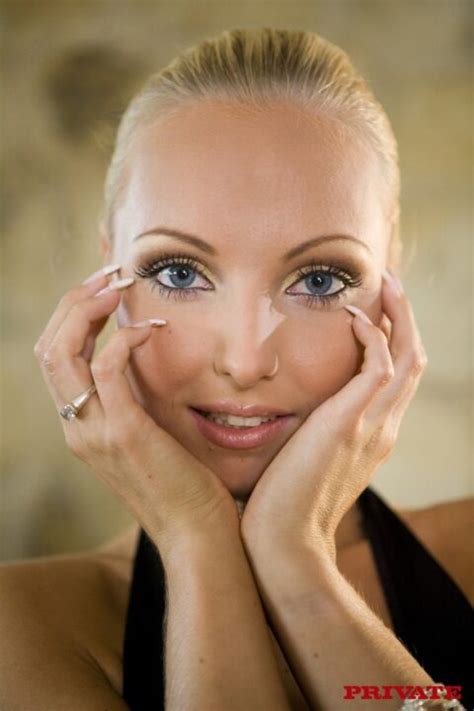 Veronica Simon Face Wallpicsnet Wallpapers Photos Pictures