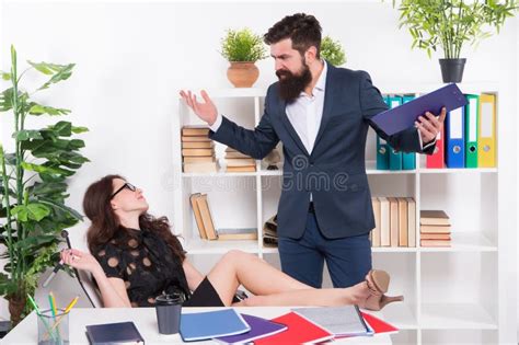 Secrétaire sensuel photo stock Image du brune beau