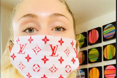 Miley Cyrus Face Close Up