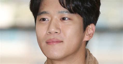 포토 하석진 뇌색남의 매력 미소