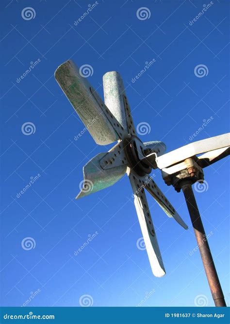 ветрянка стоковое изображение. изображение насчитывающей погода - 1981637