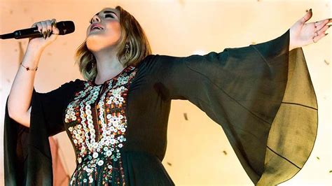 Hoy Cumple 33 Años La Cantante Y Compositora Inglesa Adele — Radio