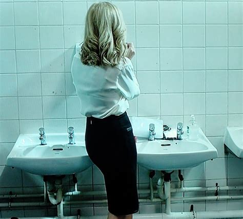 Gillian Anderson Body Measurements Height Weight Bra Size Shoe Size