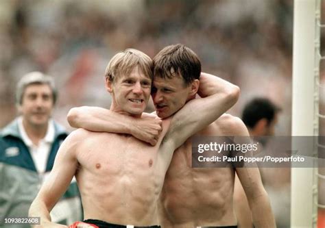 16 Stuart Pearce And Teddy Sheringham Photos And High Res Pictures Getty