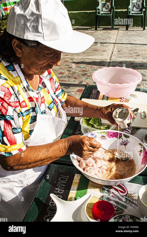 Chimbote Ancash Peru 8th May 2011 A Woman Seen Preparing Ceviche
