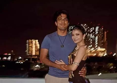 Ratu Sofya Klarifikasi Kabar Pernikahan Diam Diam Dengan Cornelio Sunny