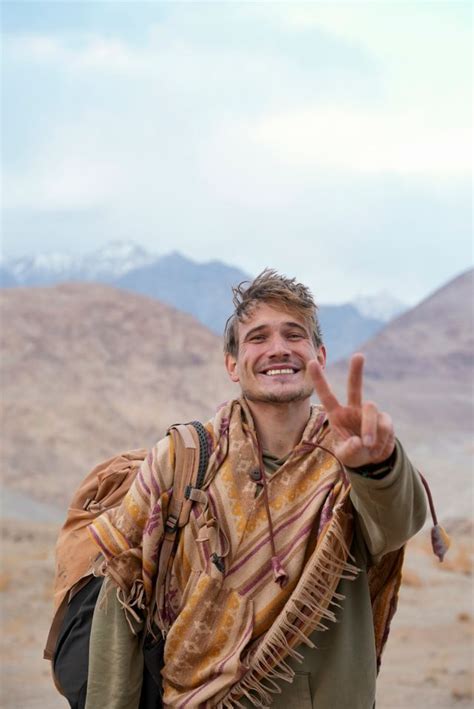 Josua Wirth Der Tiktok Star Der Mit Taliban Und Einem Tiger Posiert