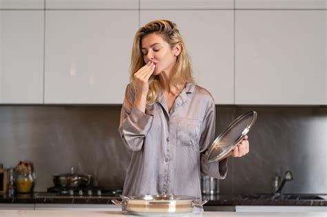 Premium Photo Woman Cooking In A Kitchen Taste And Delicious Sexy