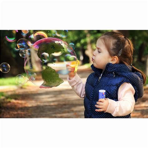 Minnie Blow Bubbles Toybox Malta